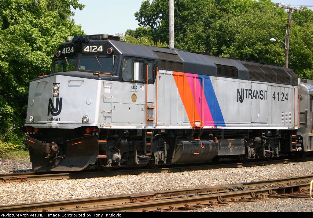 NJT 4124 F40PH-2CAT Taking the loop